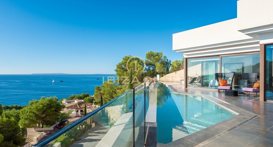 Villa de lujo con vistas panorámicas al mar en urbanización en Roca Llisa en venta - Roca Llisa ...