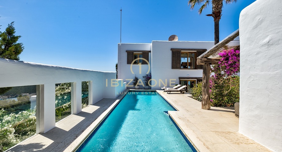 3 maisons de rêve avec accès à la plage sur une péninsule privée - Cala Boix - Ibiza One Agence ...